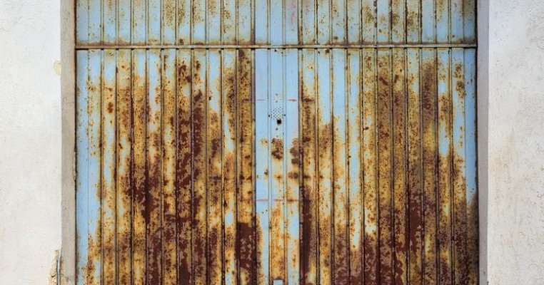 How to Remove Garage Door Rust and Prevent Future Rusting | C & M ...